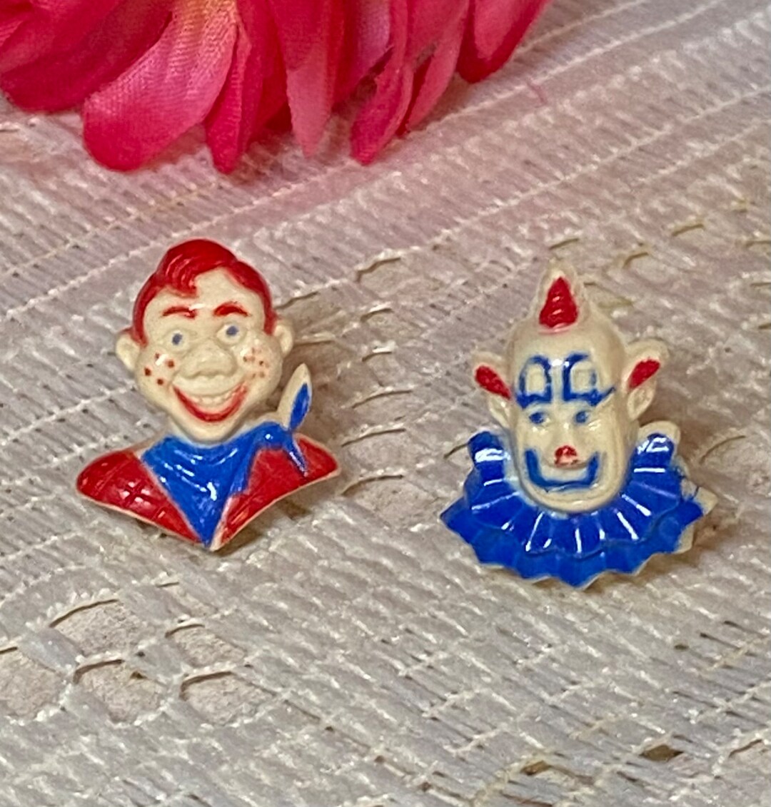 Vintage Howdy Doody and Clara Belle Pins Gum Ball Machine Cracker Jack ...