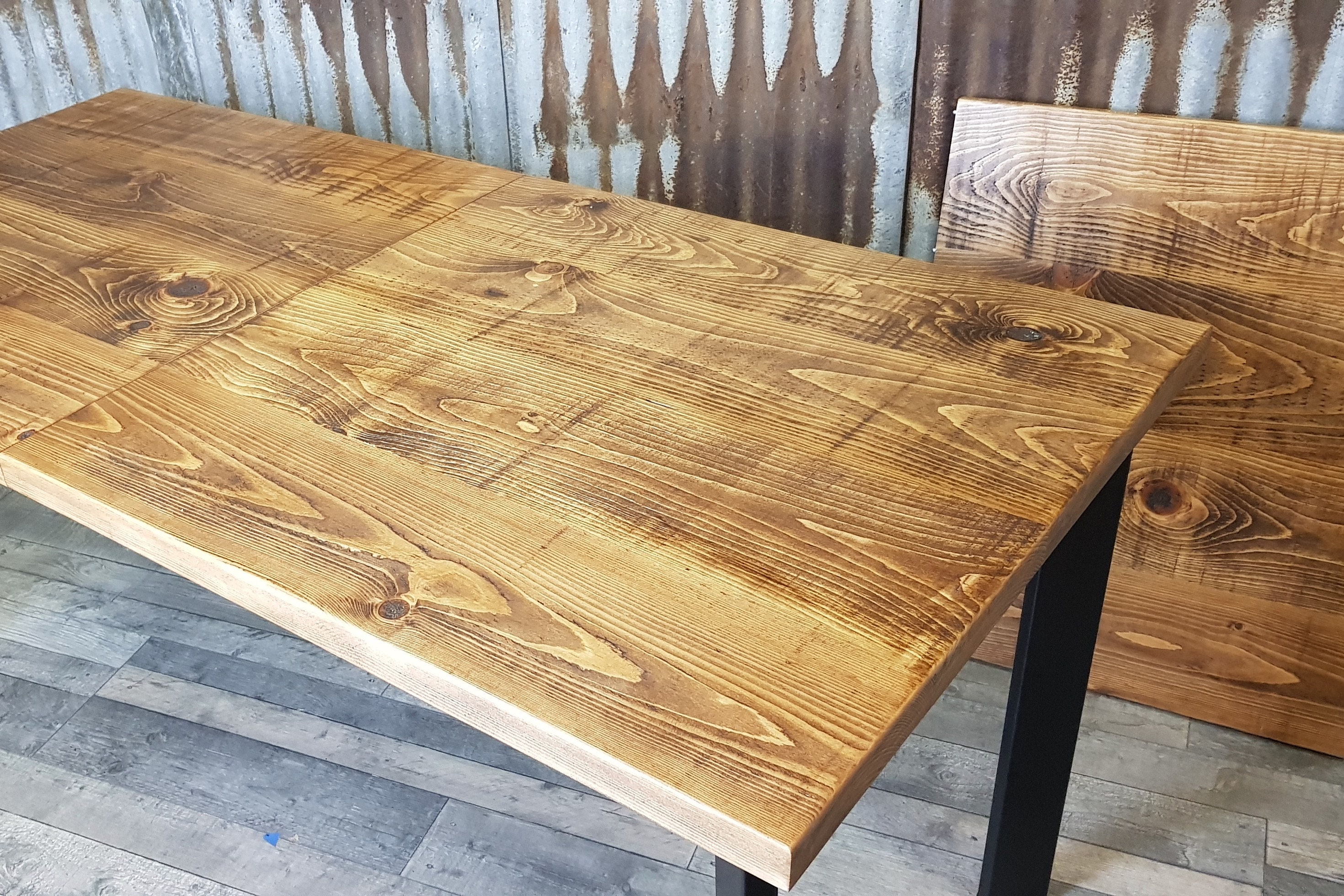 Metal leg extendable dining table store