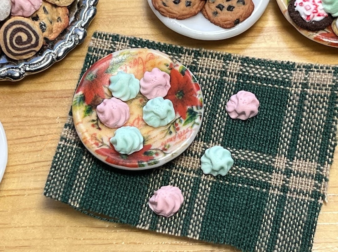 Dollhouse Miniature 8 Meringue Cookies Red and Green Loose 1:12 Scale 8 ...