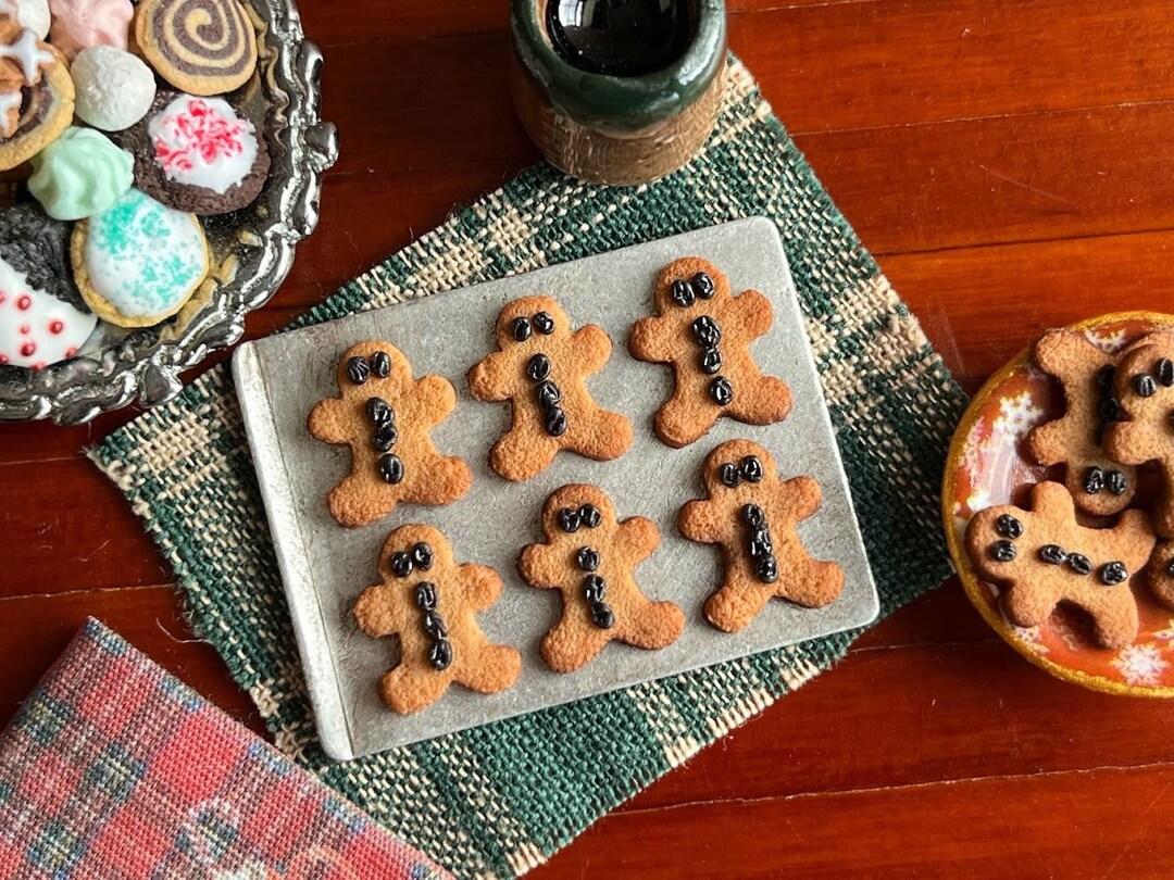 Dollhouse Miniature Christmas Cookies Gingerbread Men With Raisin Eyes ...