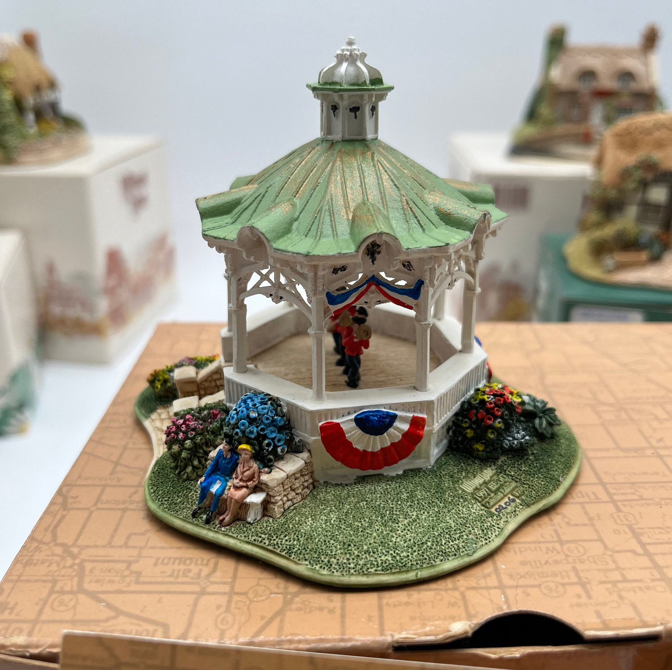 Lilliput Lane Collectible Cottage Figurine Hand Made ,england ,with ...