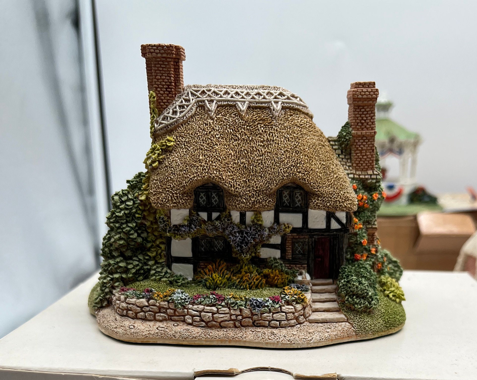 Lilliput Lane Collectible Cottage Figurine Hand Made ,england ,with ...