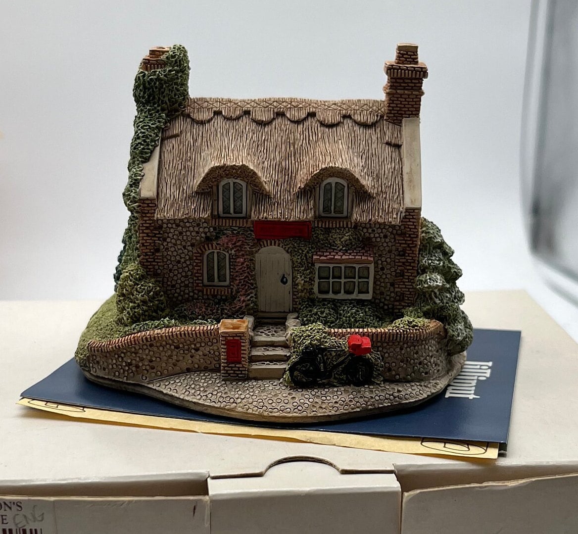 Lilliput Lane Collectible Cottage Figurine Hand Made ,england ,with ...