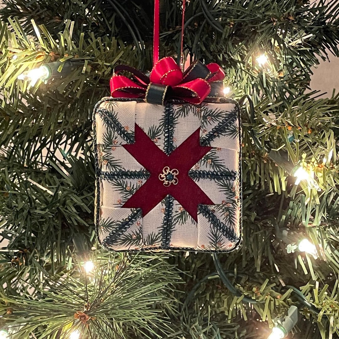 Holiday Present Square Quilted Christmas Ornament - Etsy