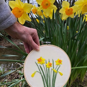 Daffodil Embroidery Pattern PDF by Tigertailtextiles // Beginners ...