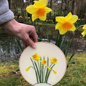 Daffodil Embroidery Pattern PDF by Tigertailtextiles // Beginners ...