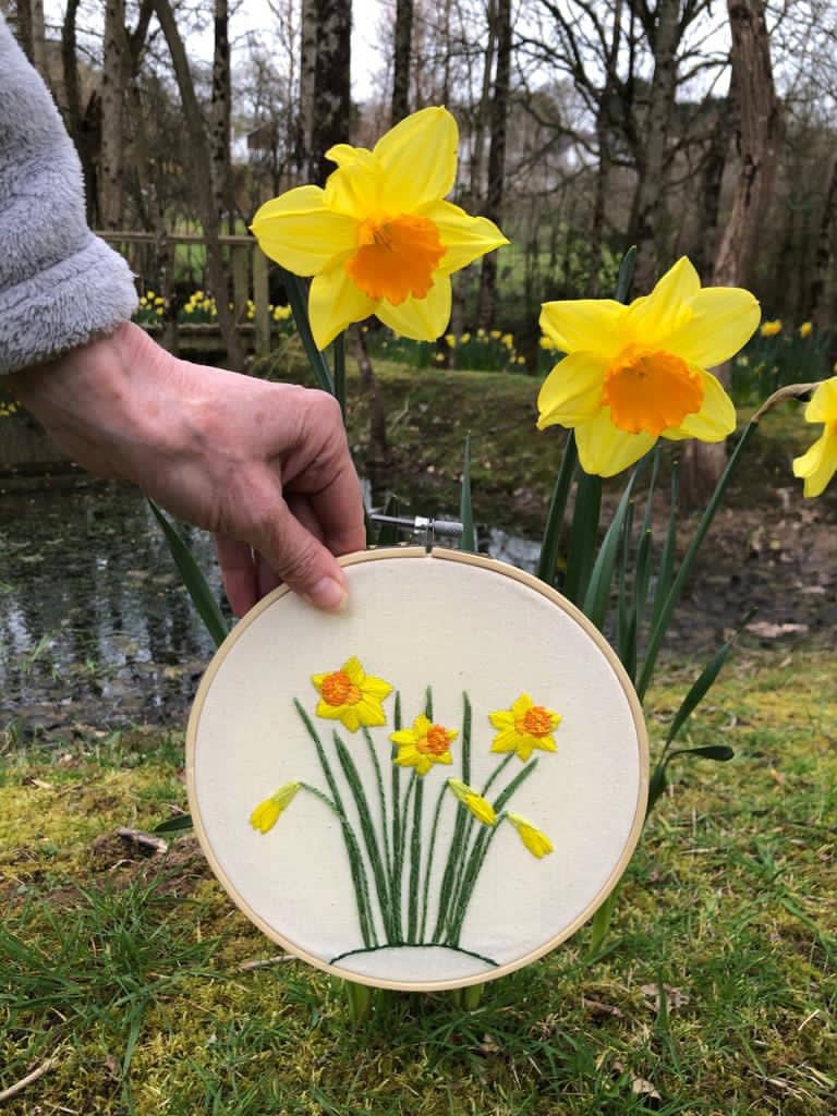 Daffodil Embroidery Pattern PDF by Tigertailtextiles // - Etsy