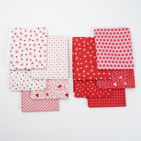 Visual Arts Moda Fabrics Holiday Essentials Love Layer Cake Fabric etna ...