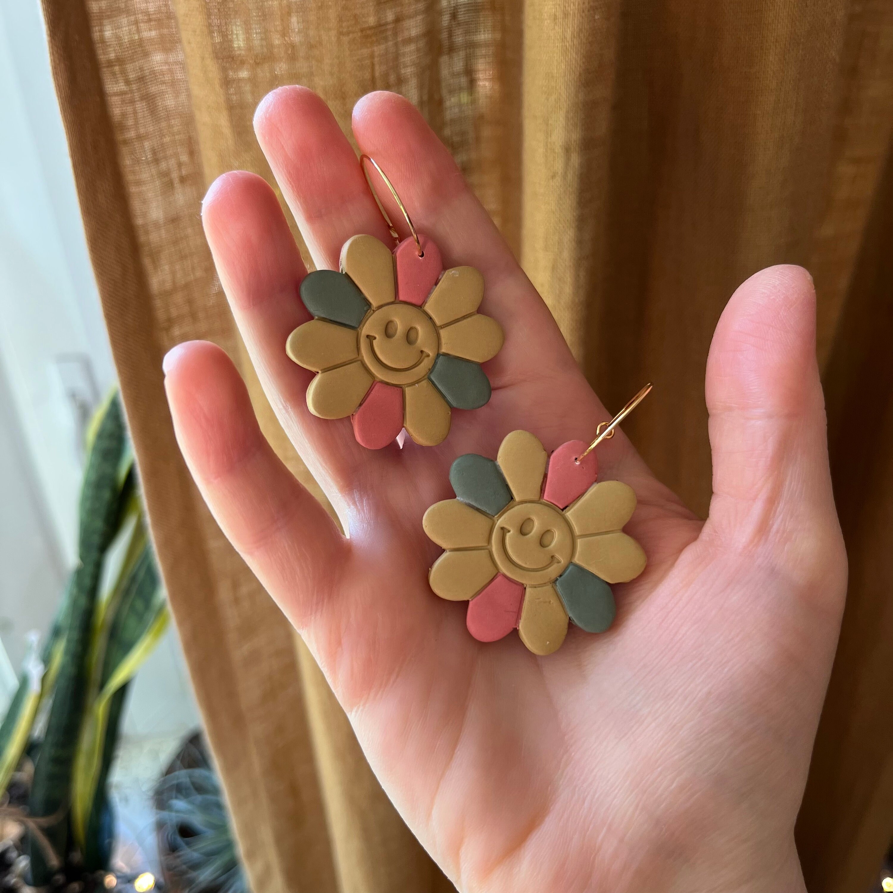 Retro Daisy Hoop Earrings / Groovy Vintage Style Polymer Clay Flower ...