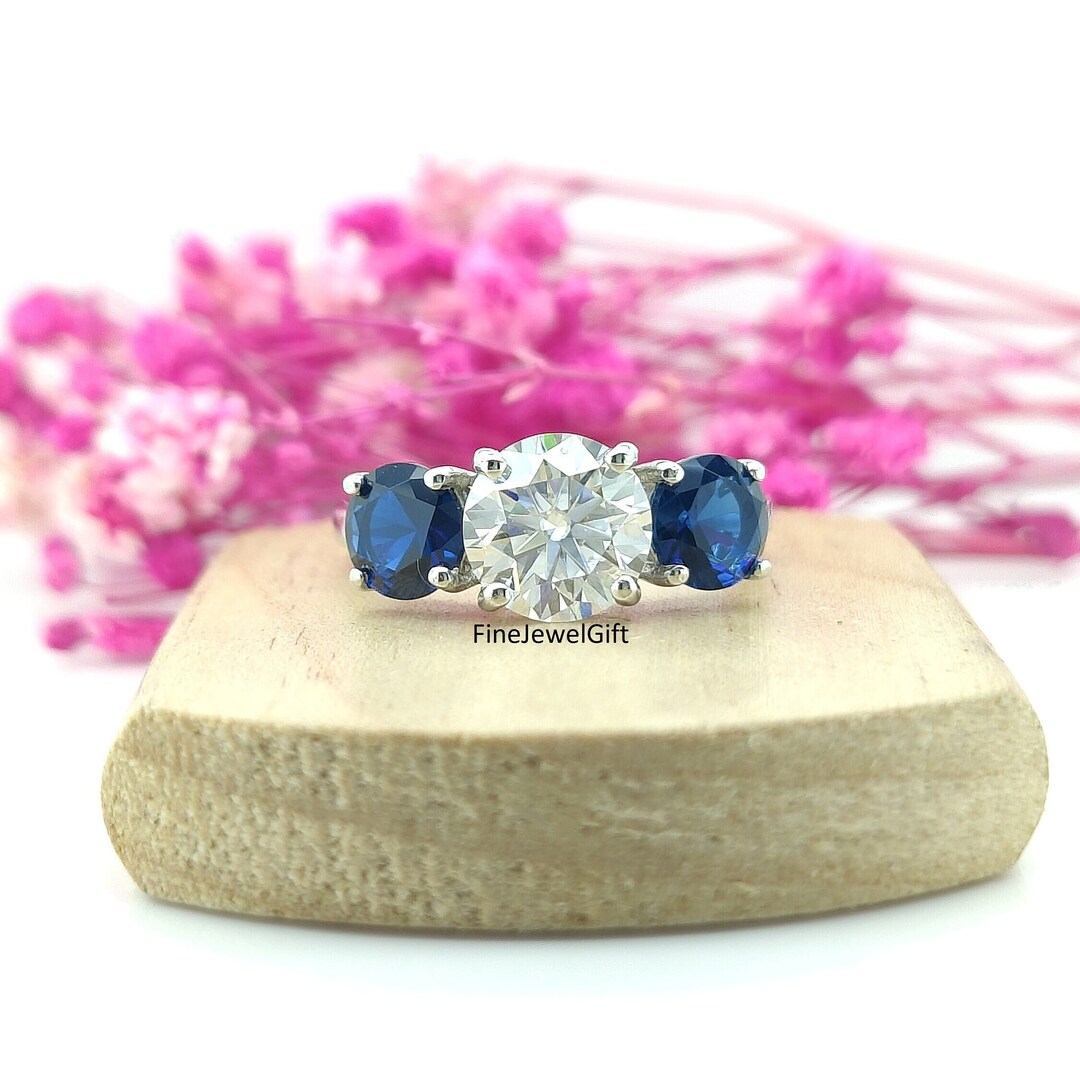 3 Stone 3.50 Ct(8 MM Center)round Cut Moissanite & Lab Diamond ...