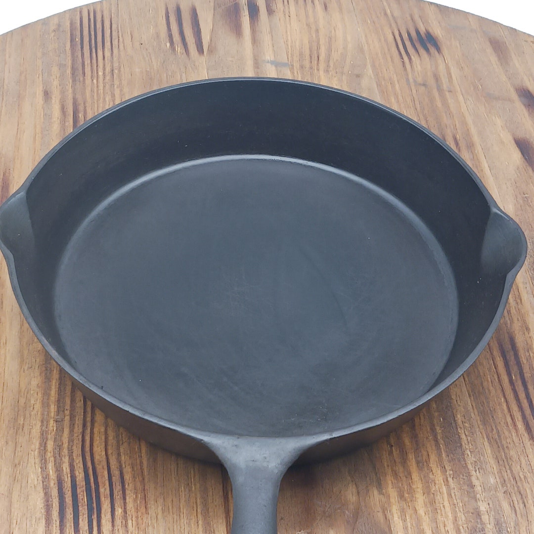 Vintage Lodge 3 Notch #8 Cast Iron Skillet - Etsy