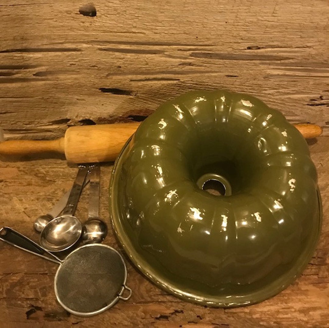 Aluminum Bundt Cake Pan, Green Bundt Pan, Collectible Bakeware ...