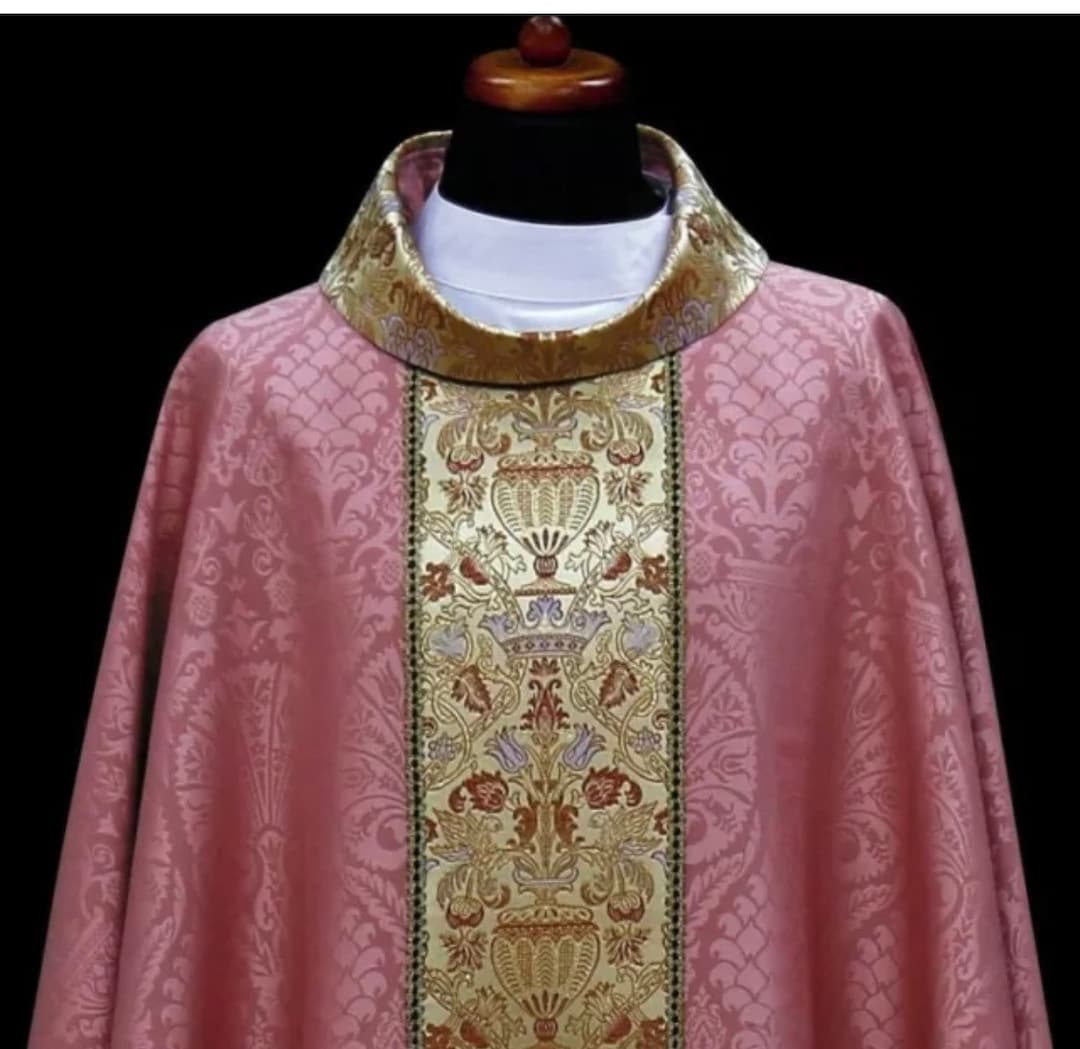 Rose Chasuble Damask Vestments and Matching Table Messgewand ...
