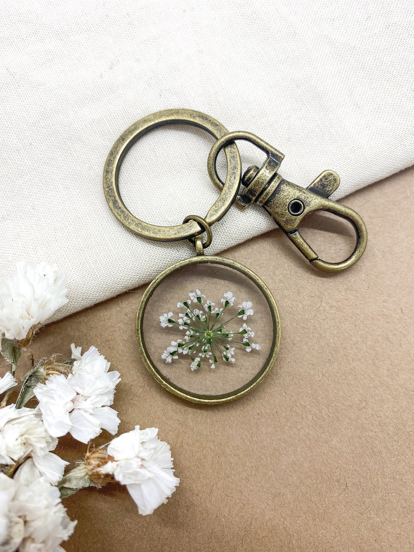 Pressed Flower Keychain, Queen Anne's Lace Gift, Floral Charm Keychain ...