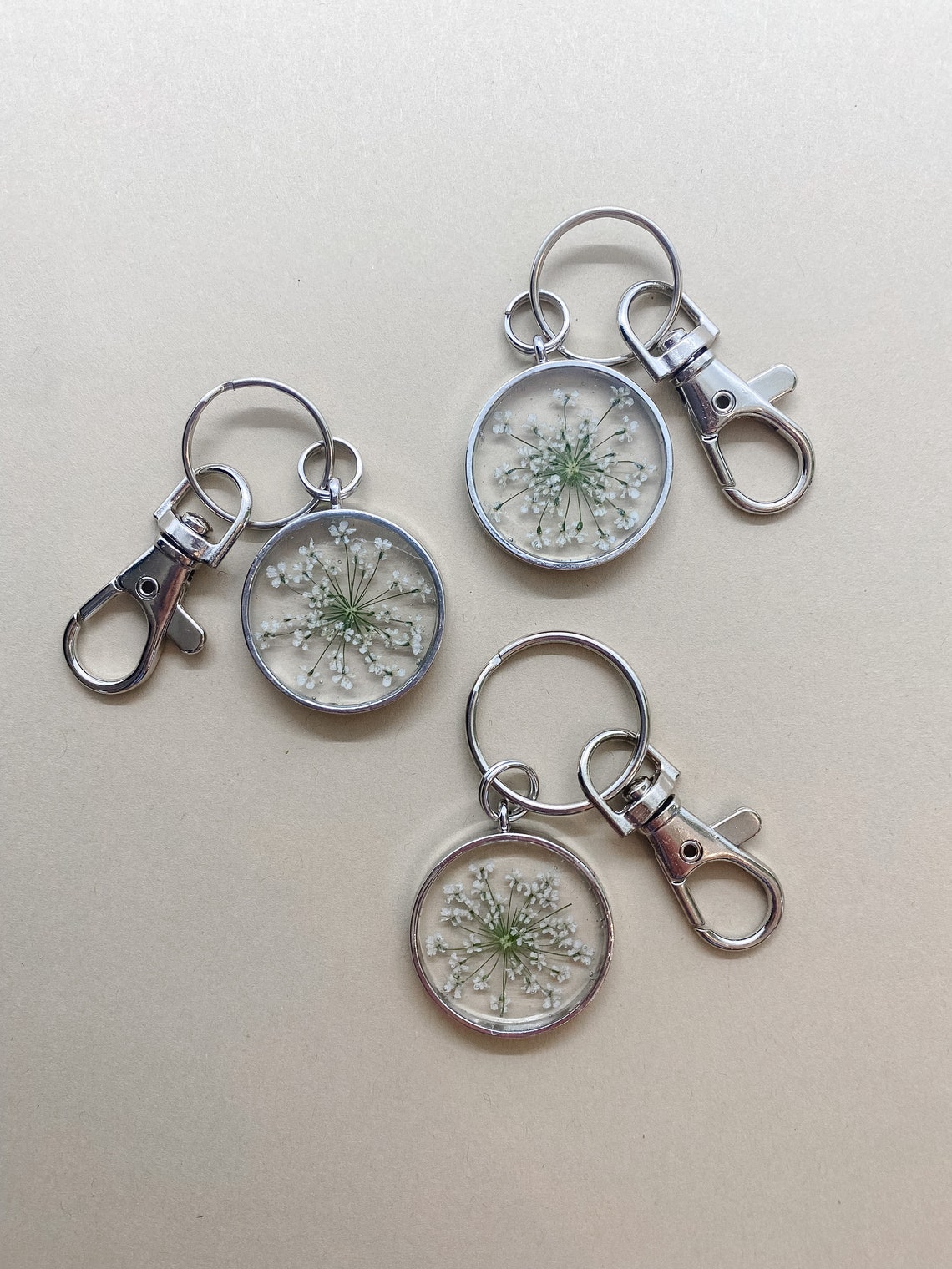 Pressed Flower Keychain, Queen Anne's Lace Gift, Floral Charm Keychain ...