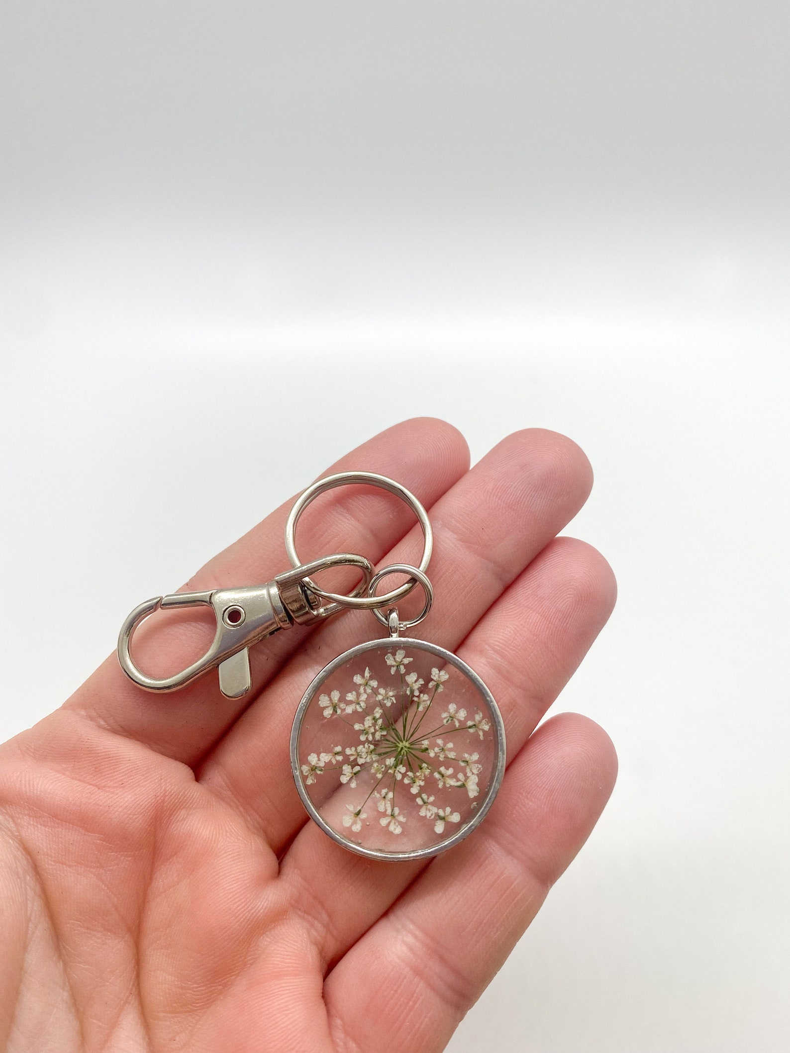 Pressed Flower Keychain, Queen Anne's Lace Gift, Floral Charm Keychain ...