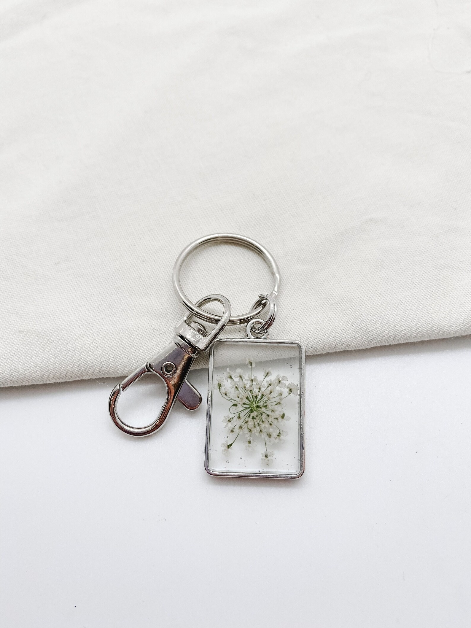Pressed Flower Keychain, Queen Anne's Lace Gift, Floral Charm Keychain ...