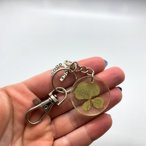 FIVE LEAF CLOVER Keychain, Resin Keychain, Good Luck Charm For, Mom ...