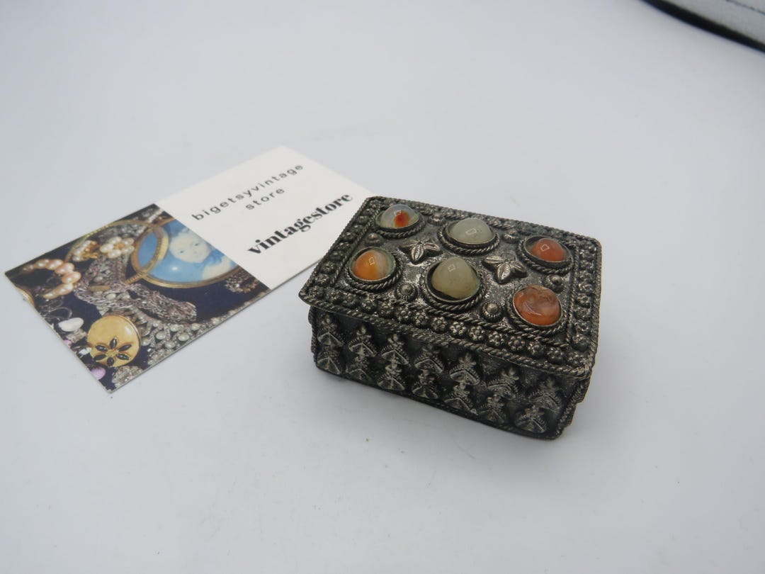 MADE IN INDIA Stunning Vintage Silver Tone Little Trinket Box With a ...