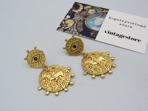 MEME SIGNED amazing gold tone dangle drop earrings, p… - Gem