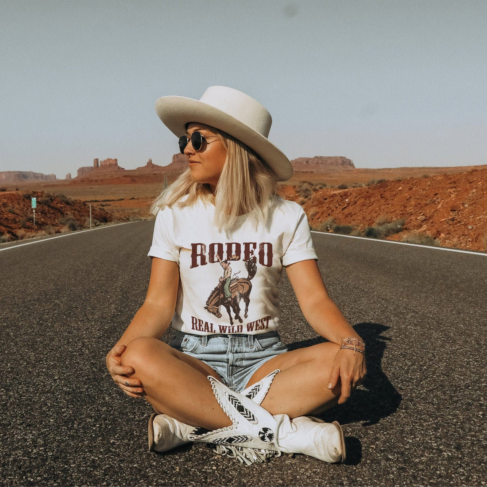 Western Graphic T-shirt Vintage Inspired Western Clothing for Woman Retro Western Tee Cowgirl ...