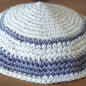 Small White and Gray Yarmulke Kippah | Etsy