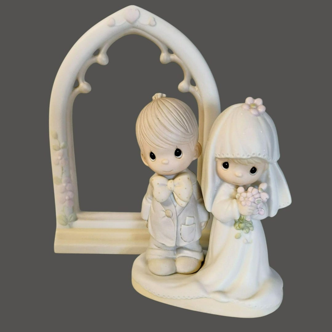 Precious Moments Bride & Groom Figurine With Wedding Arch 1980s Cake ...