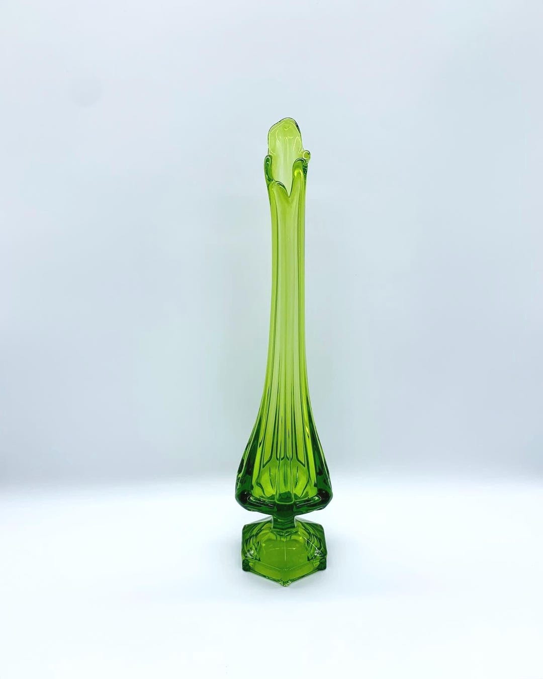 Viking Hand Made 17" Epic Column Ribbed Avacado Green Swung Art Glass ...