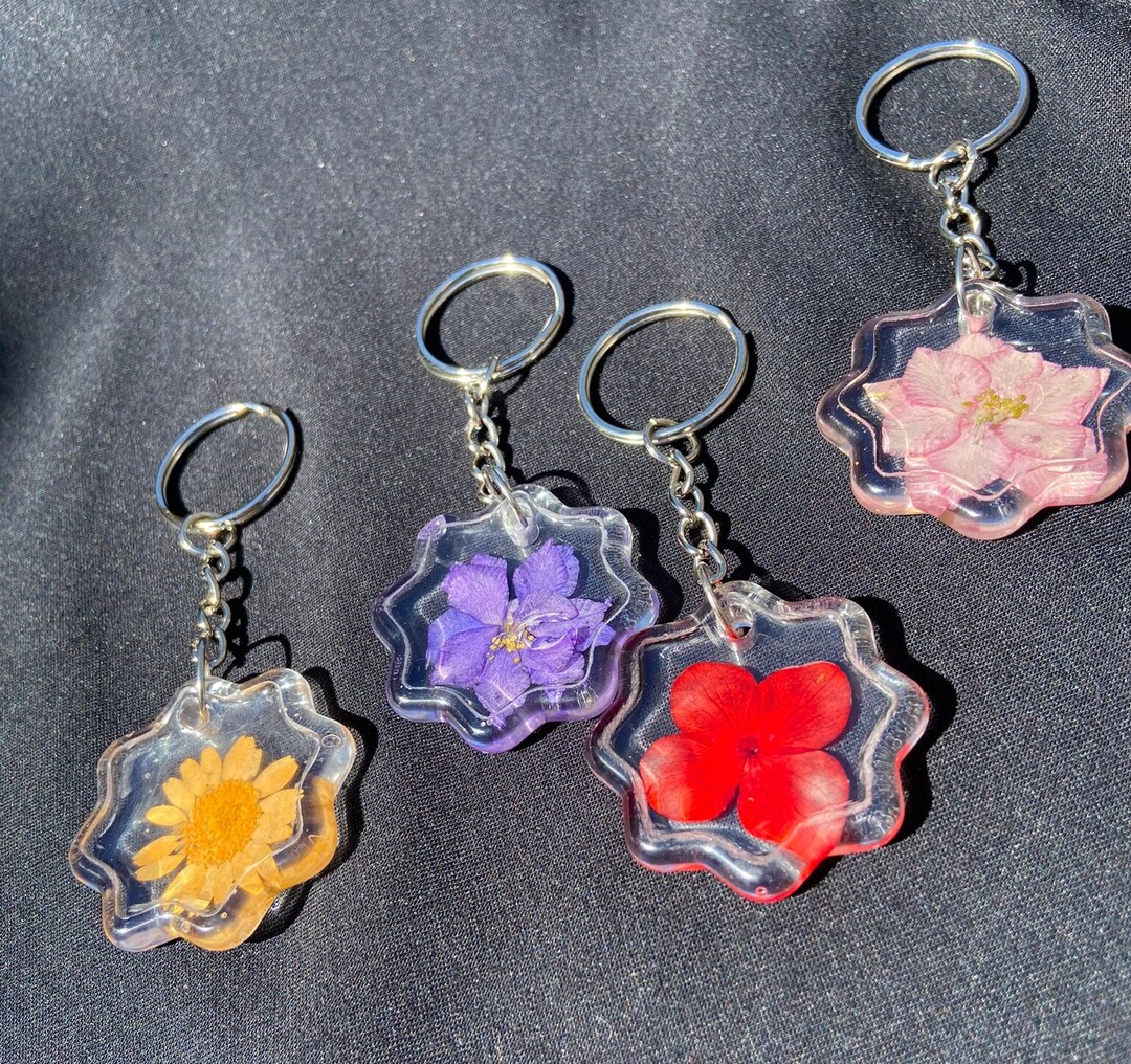 Handmade Multi Side Flower Shaped Resin Keychain With Real Pressed ...