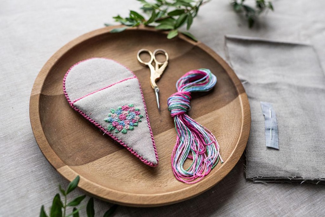 Floral Scissor Keeper DIY Kit | Flower Scissor Case | Linen Embroidery ...
