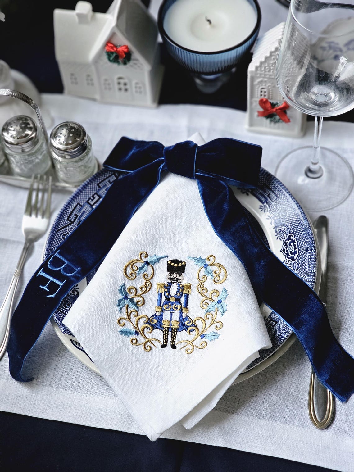 Embroidered Nutcracker Linen Napkin: Monogrammed Christmas Table ...