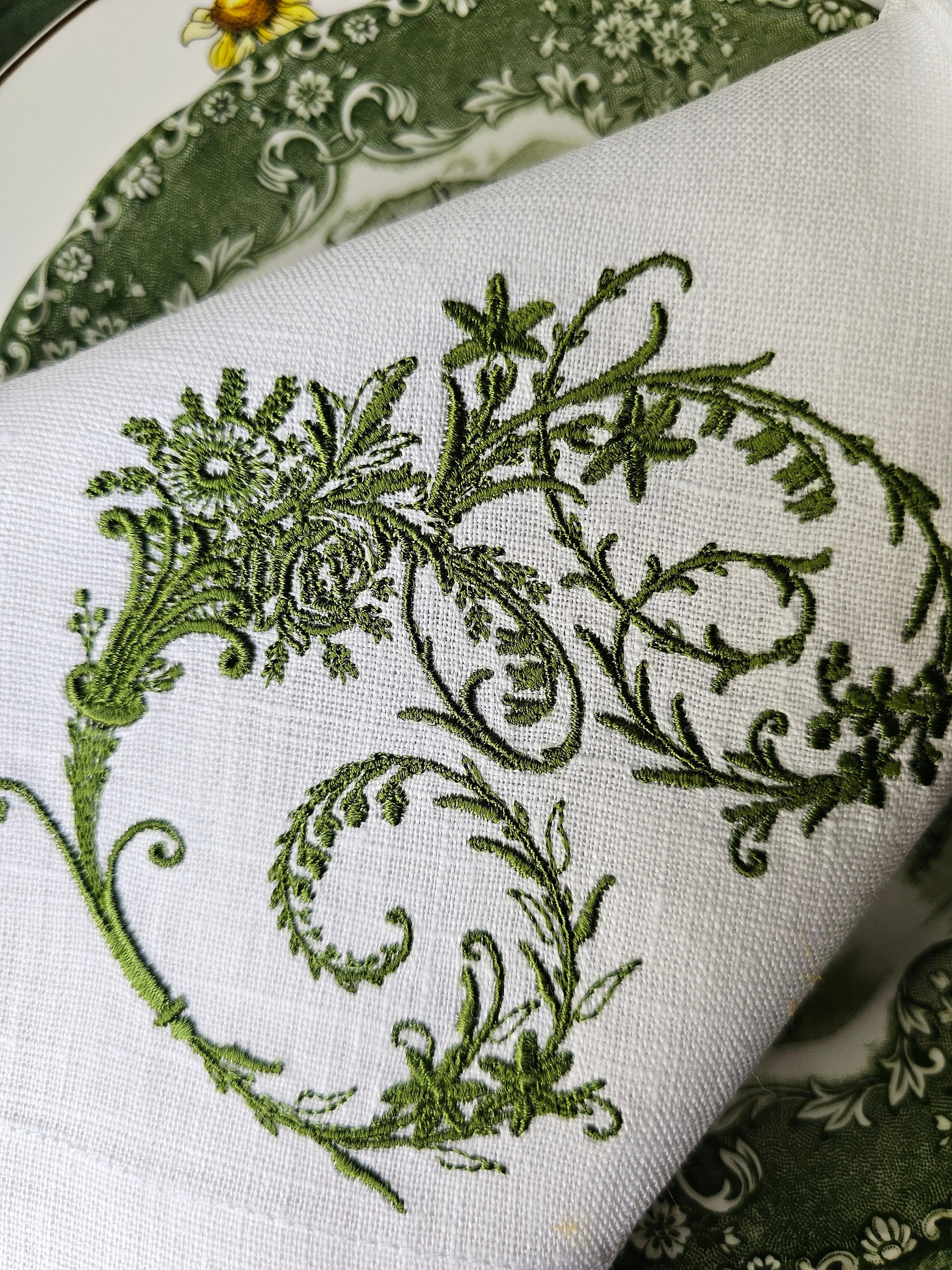 Embroidered Linen Napkin: Monogrammed Table Decor, Green Embroidery - Etsy