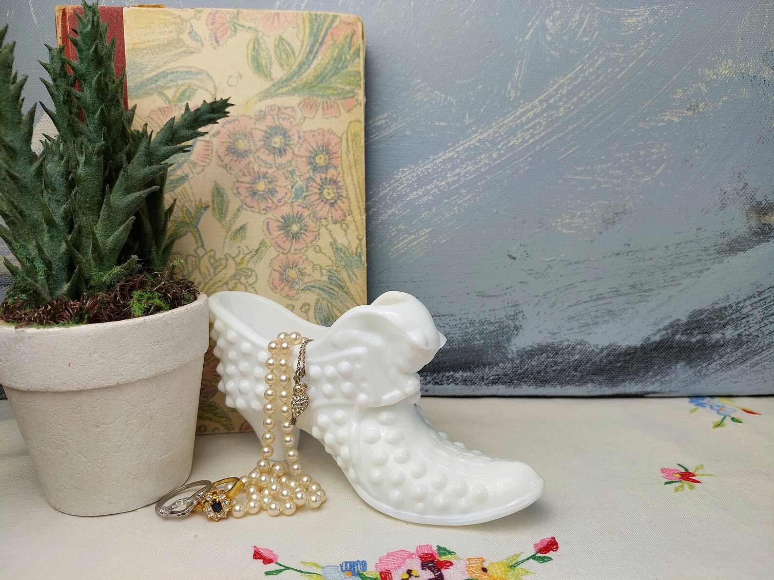 Hobnail Milk Glass Shoe, Cat Head Shoe, Trinket Dish, Jewellery Dish - Etsy
