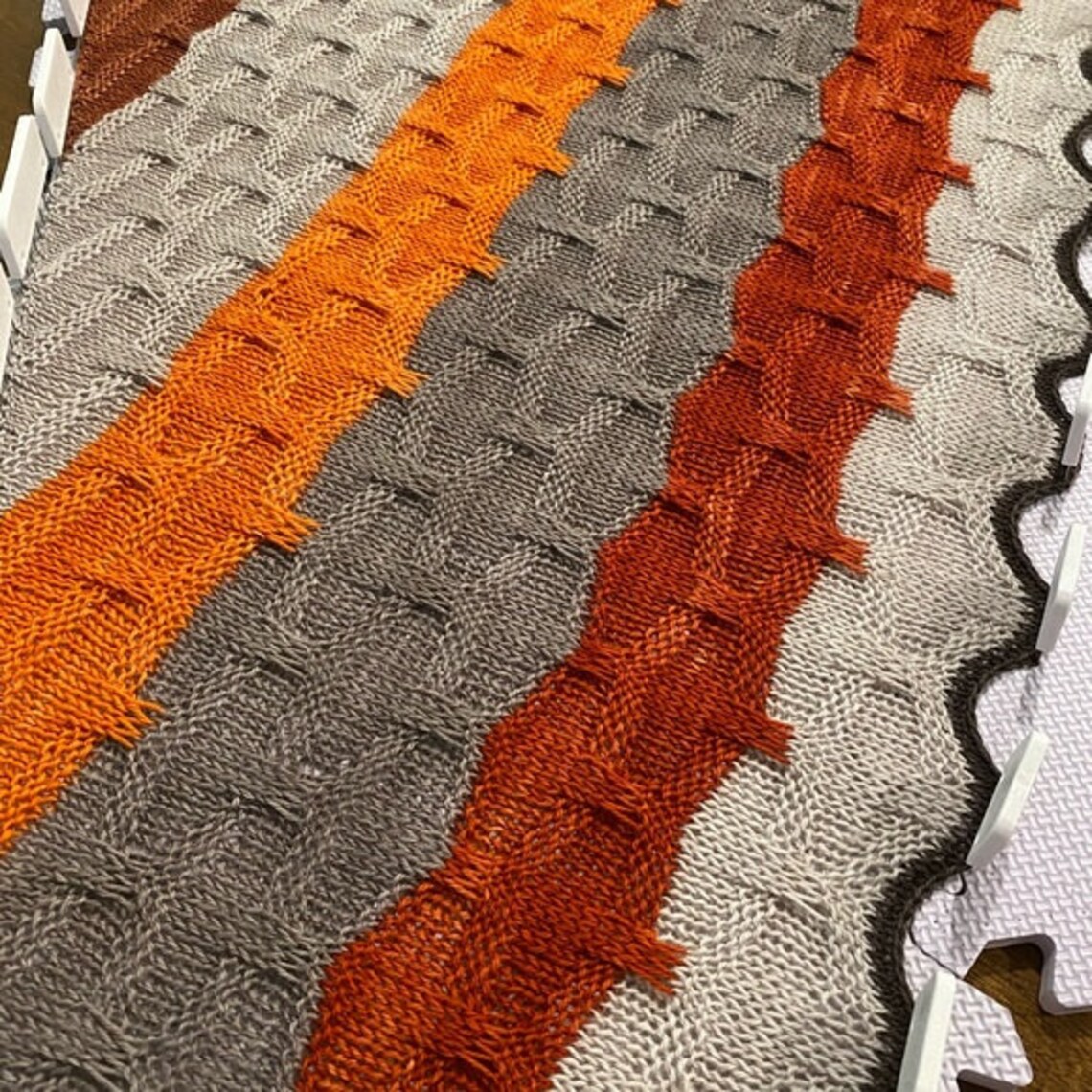 Heavy Metal Shawl Knitted - Etsy.de