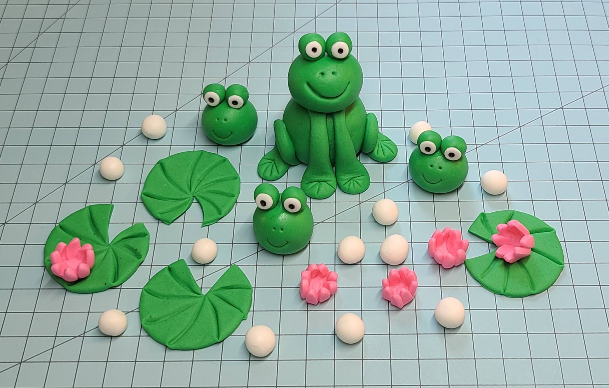Fondant frog cake topper kit pond scene green froggies | Etsy