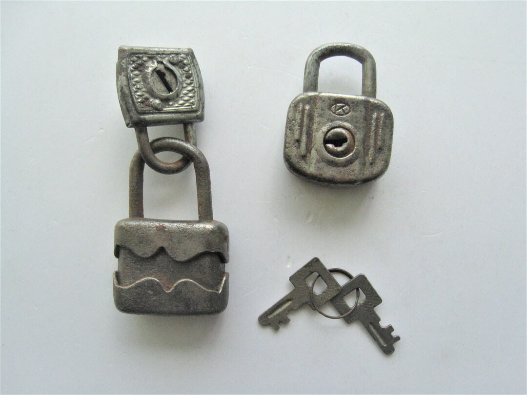 Old Iron Padlocks Very Small Antique Hanging Padlock, Small Hanging ...