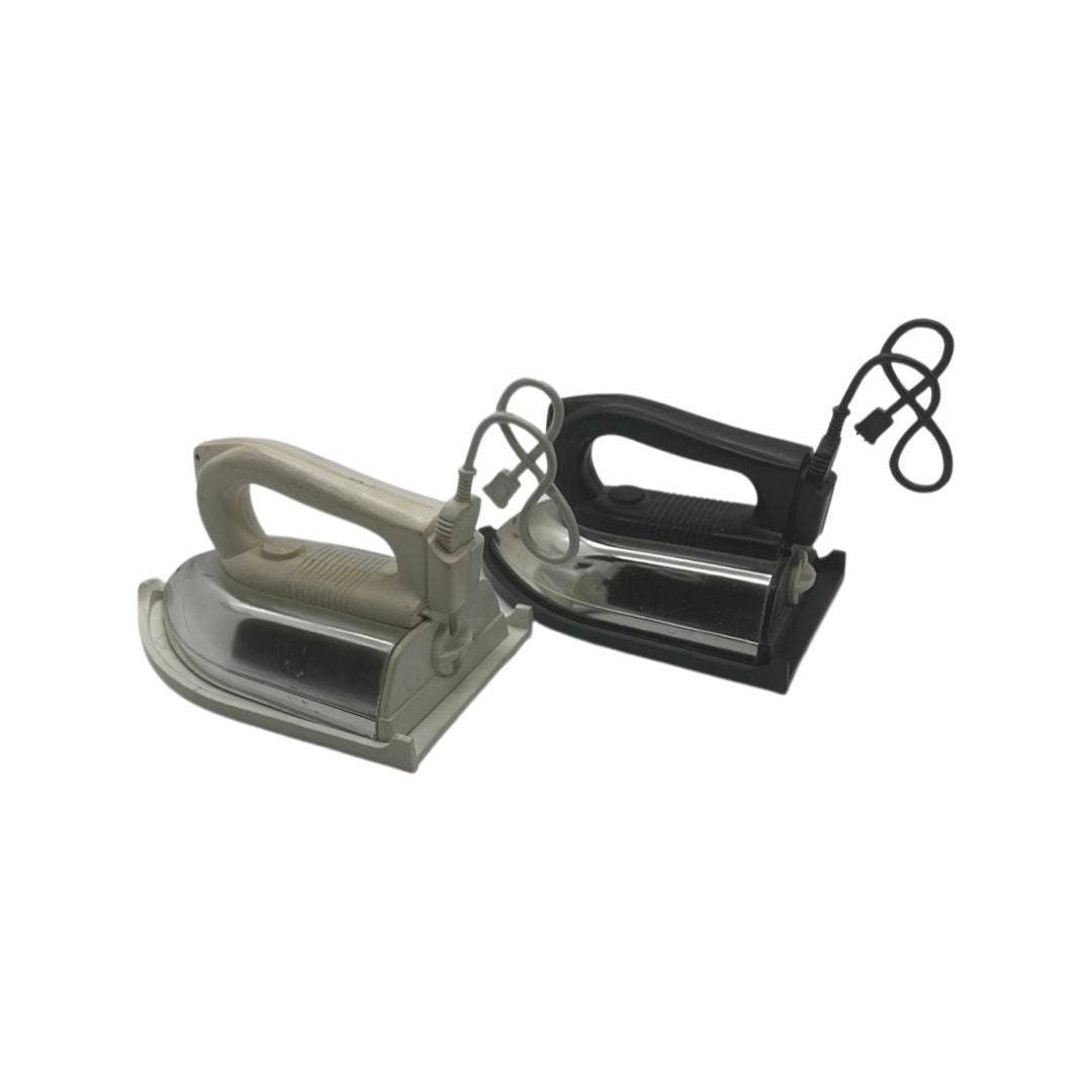 Iron and Trivet Salt and Pepper Shakers Set - Etsy