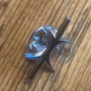 Discordian Hand of Eris Pin - Etsy