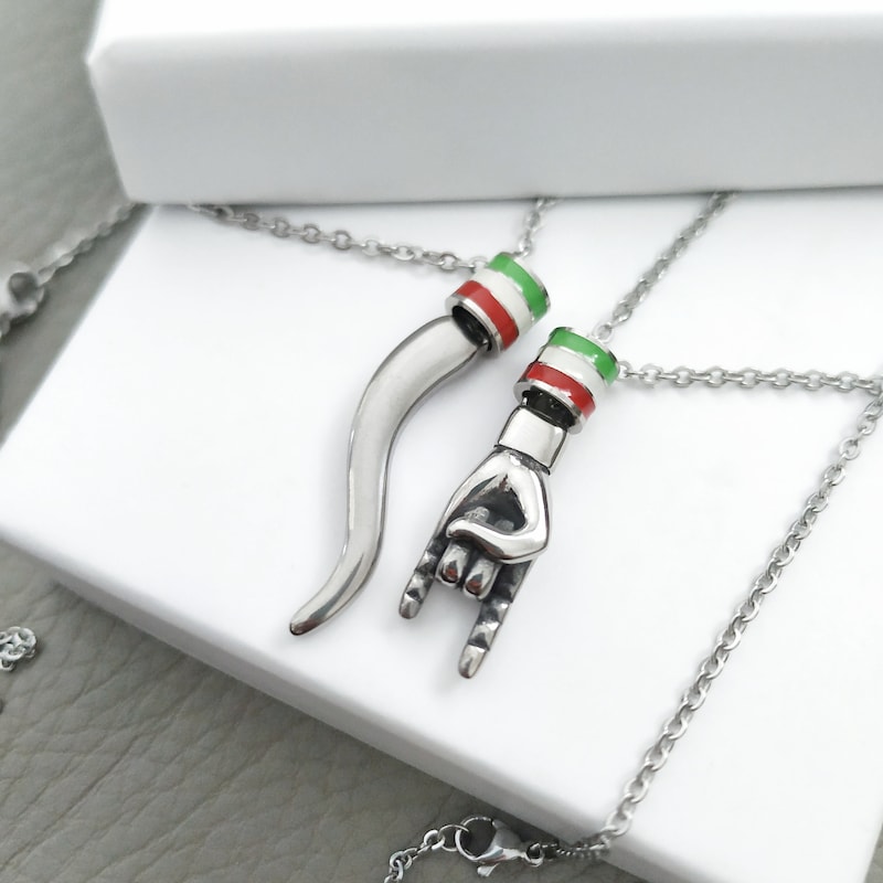 Mano Cornuta - Etsy
