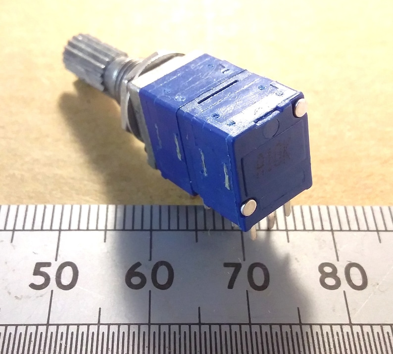 Quad Gang Potentiometer: 9mm Body, Logarithmic Track, Splined Shaft ...