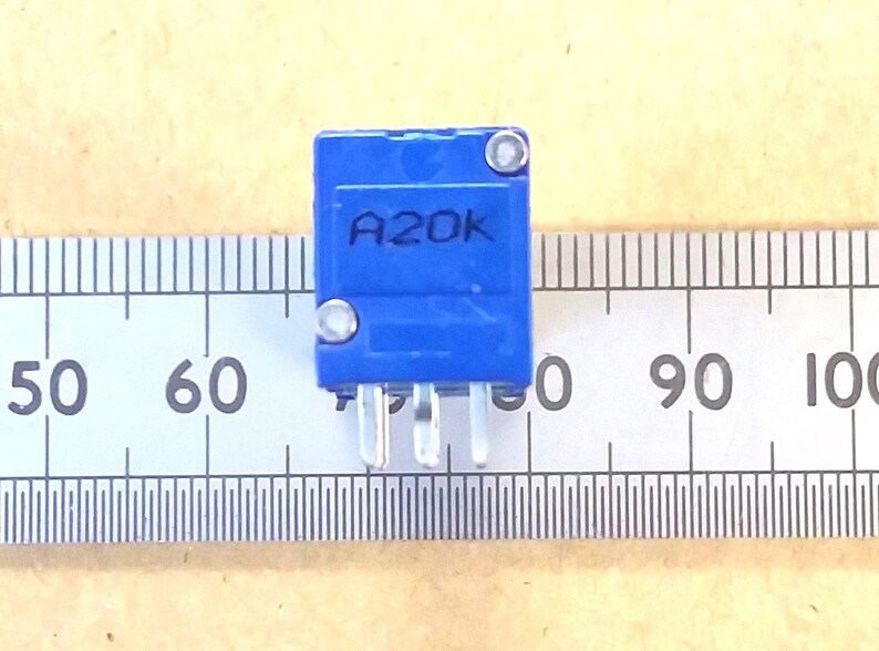 Quad Gang Potentiometer: 9mm Body, Logarithmic Track, Splined Shaft ...