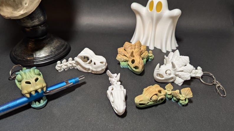 Dinosaur Skull Keychain: T-rex, Triceratops, Stegosaurus - 26+ Colors ...