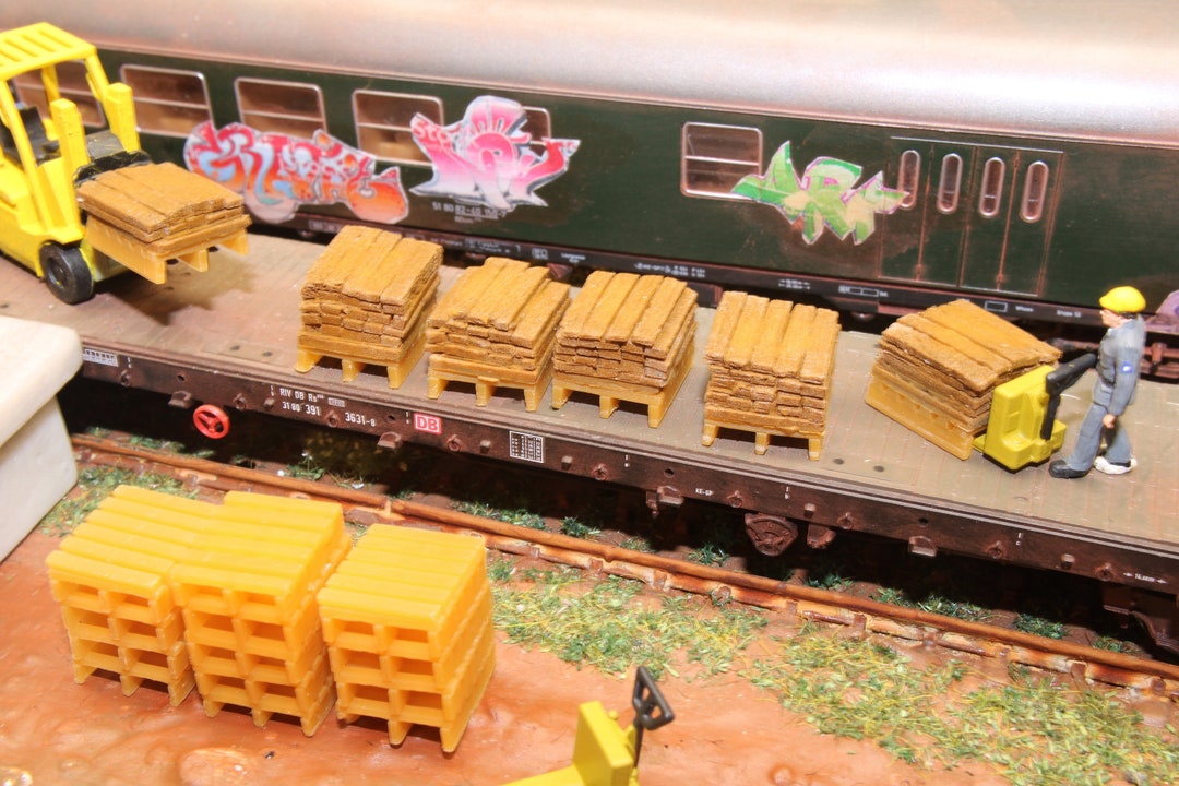 Set of 6 HO Scale Pallets With Wooden Planks - 1:87 Scale Train Scenery ...