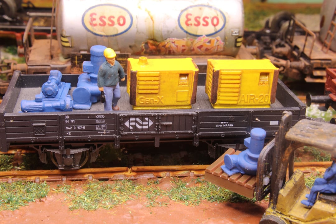 Generator and Compressor in HO Scale (unpainted) - 1:87 Scale Train ...