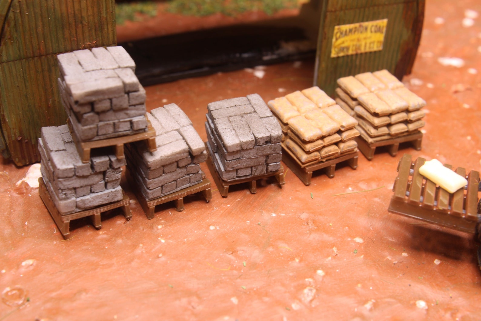 Miniature Bricks and Sand Pallets – HO OO Scale Diorama Supplies, 6pcs ...