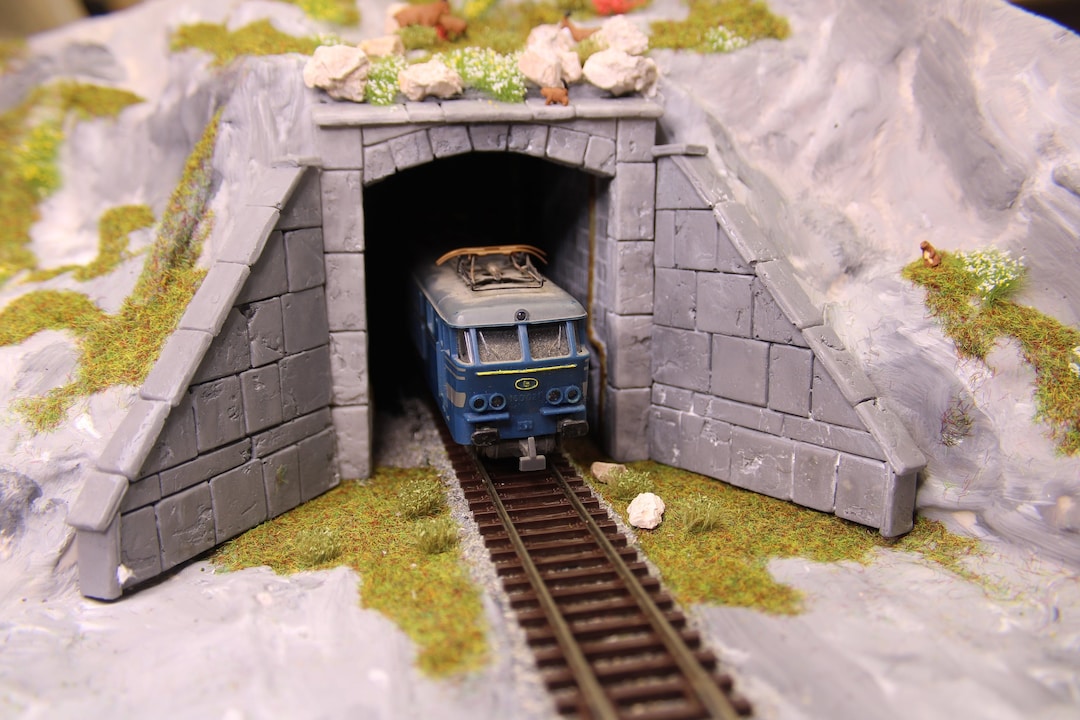 HO Scale Stone Train Portal – Single Track Model Railroad Tunnel ...