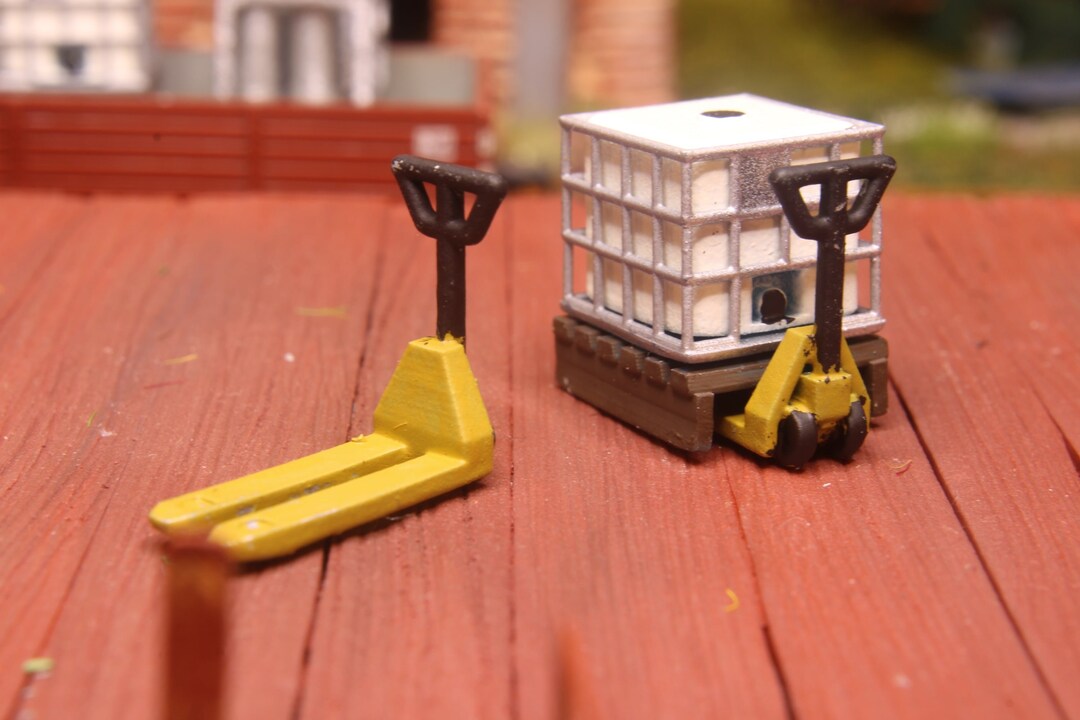 2 Pallet Lifts Ho-scale - Etsy