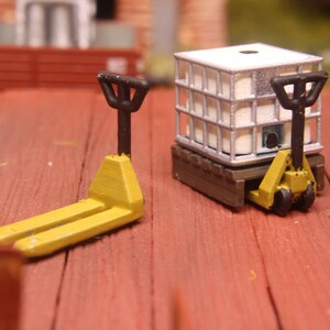 2 Pallet Lifts Ho-scale - Etsy