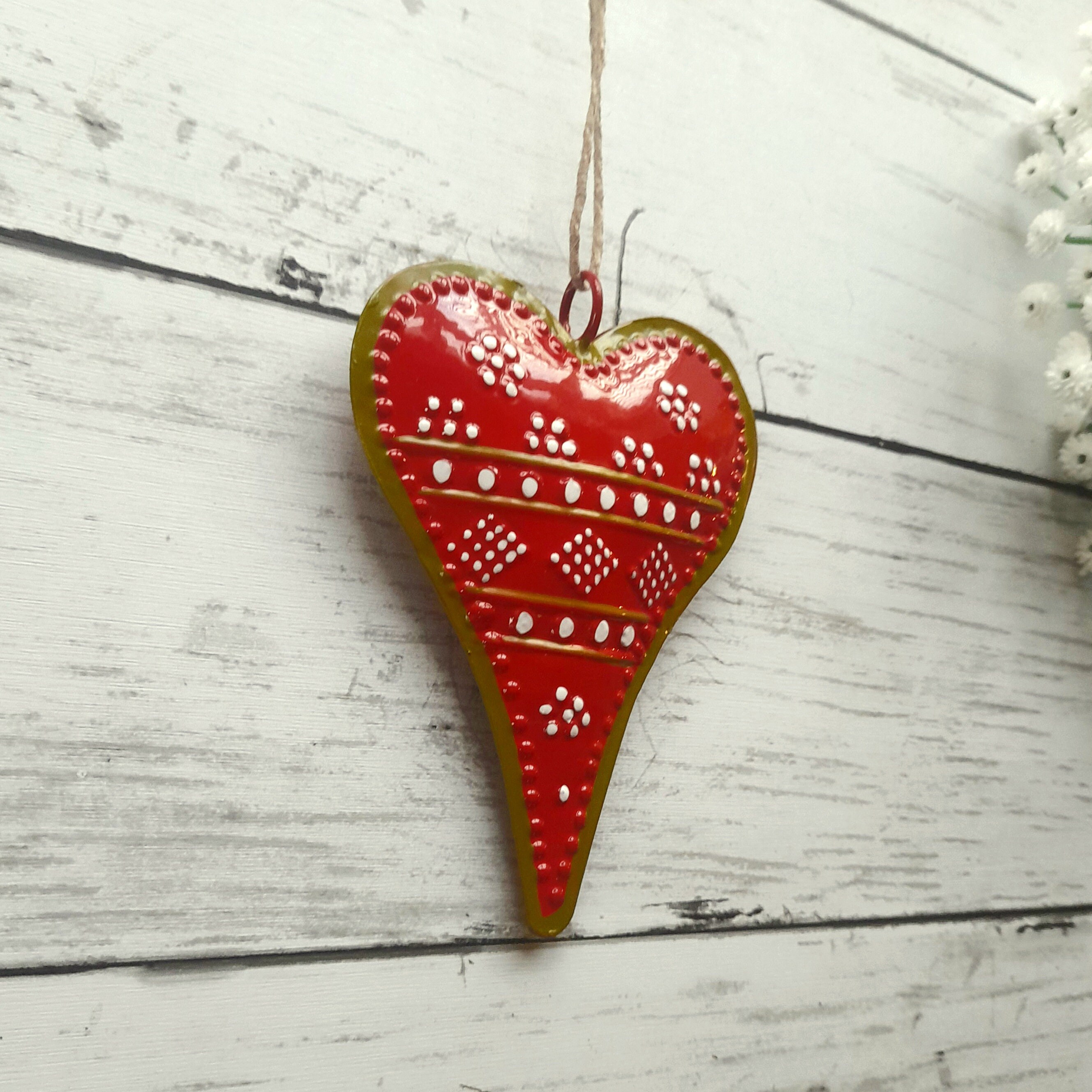Red Metal Patterned Hanging Heart Decoration - Thehomeandheartsshop ...