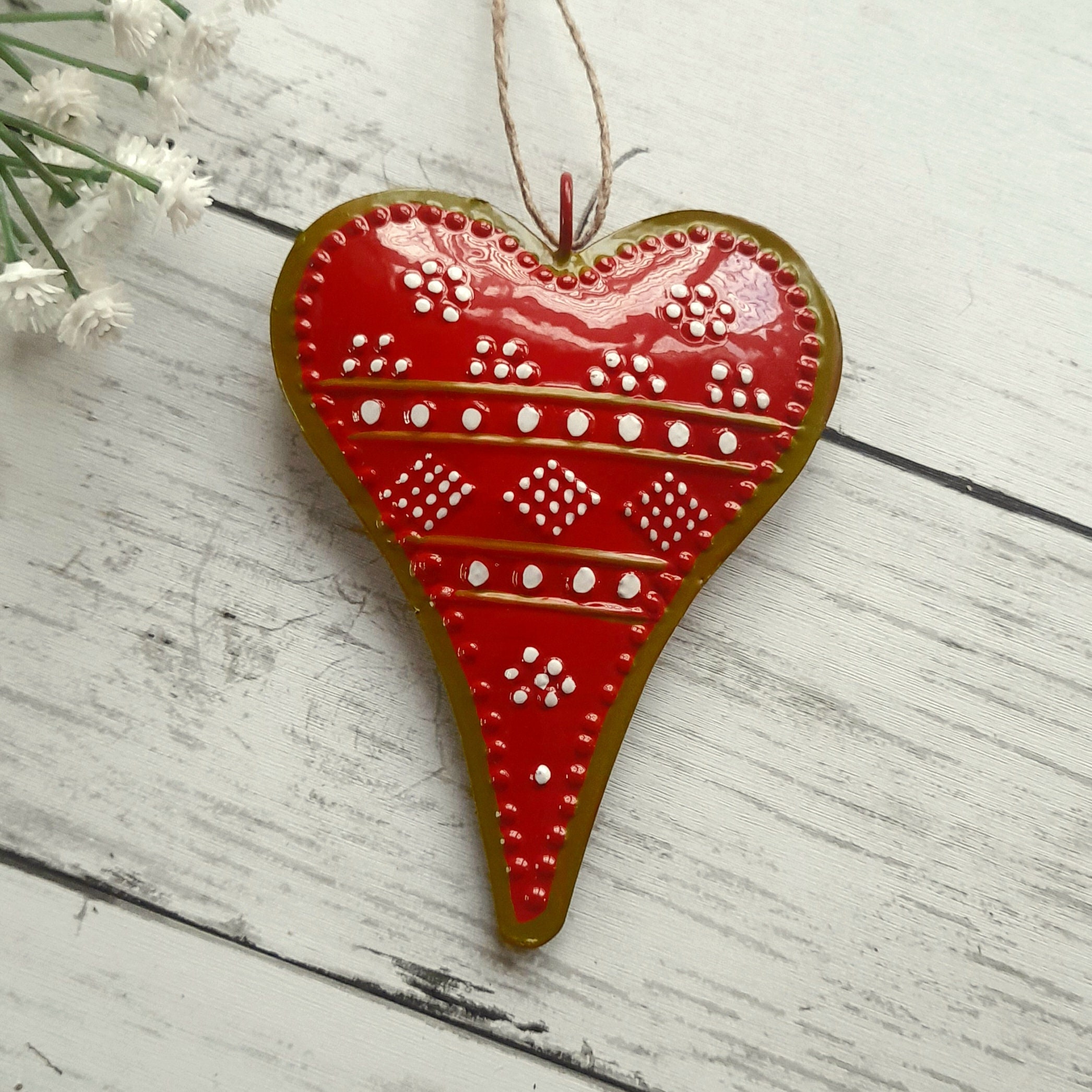 Red Metal Patterned Hanging Heart Decoration - Thehomeandheartsshop ...